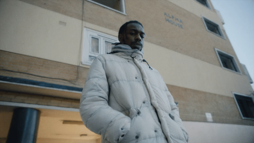 Geschichten aus "Alpha Place" - Knucks stellt seine Straße und sich ...