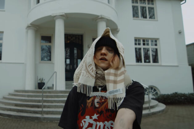 t-low teilt seine Einnahmen im Stream - The Postie